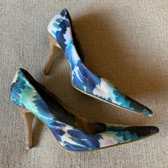Nine West | Shoes | Nine West Blue Watercolor Fabric Heels Size 65 ...